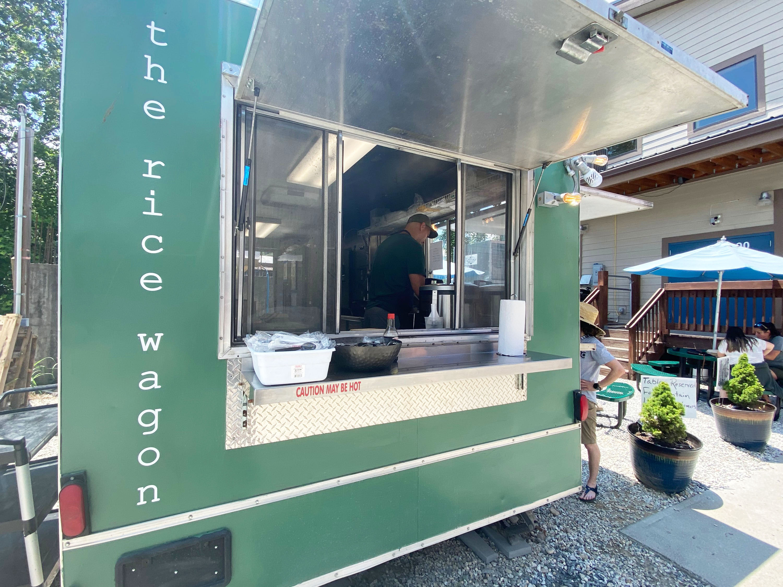 Hungry mouths keep food trucks on a roll through pandemic | Smoky ...